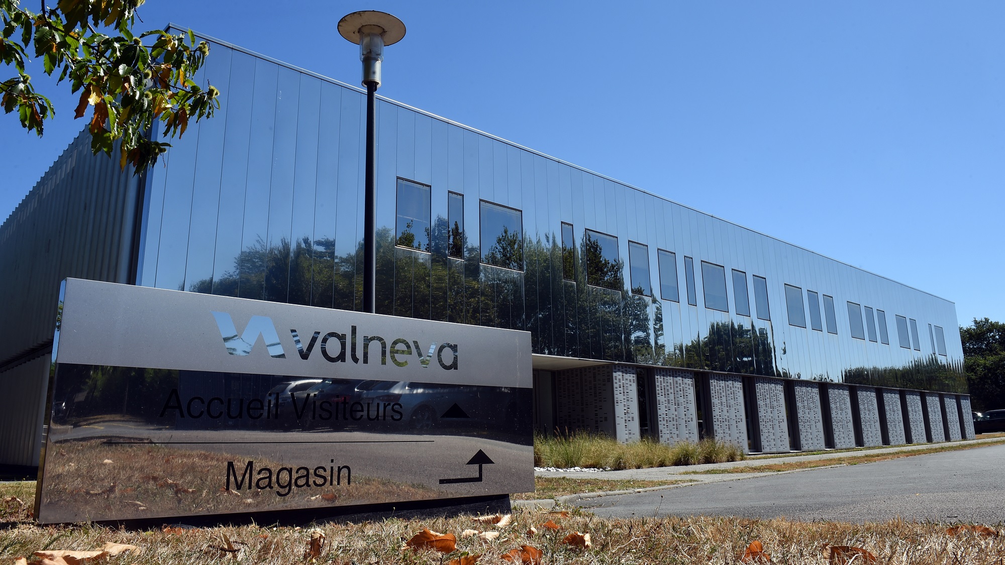 Pfizer Corporation bought 8.1% of Valneva shares.